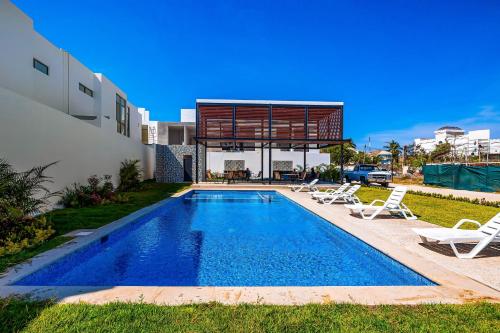 2-story Home Near The Beach With Outdoor Pool, Patio, Washer/dryer, Streaming - Puerto Vallarta