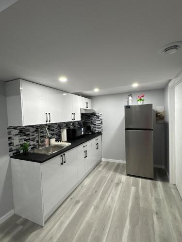 Spacious Entire Basement Suite With Free Parking Self Check In - Manitoba