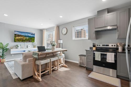 Valclyde Cozy Suite-sleeps 4-downtown Mpls - Minneapolis, MN