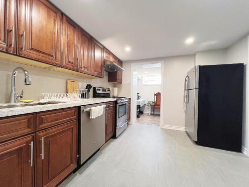 Cozy & Modern Ensuite Basement Rooms - Steps To Subway & Downsview Rogers Stadium - Mississauga