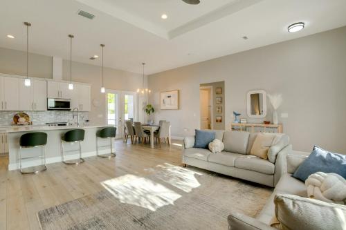 3 Mi To Manasota Beach! Sleek Home W/ Lanai - Venice, FL