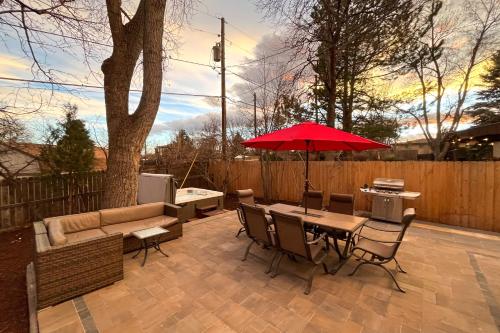 Bbq, Hot Tub, Patio, Sunroom + Games! - Arvada, CO