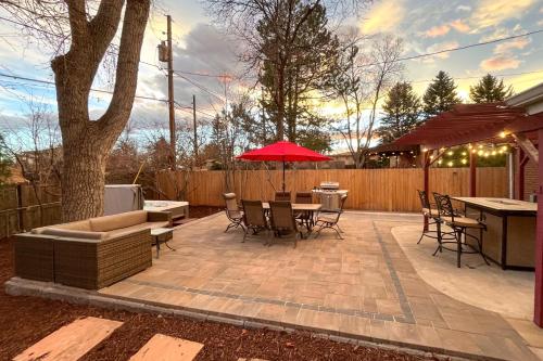 Hot Tub, Pool Table, Fireplace, Sunny Patio - Lakewood, CO