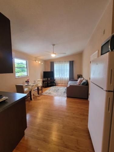 Bright, Cozy Studio In The Middle Of Sarasota - Sarasota, FL