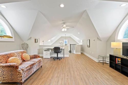 Isle Of Hope Cottage W Historic Charm & Location - Savannah, GA