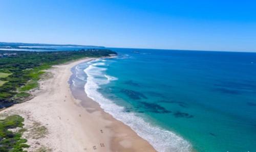 Surfside Getaway Caves Beach Absolute Beachfront - Newcastle