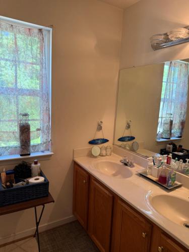 Wonderful Room In Great Neighborhood Near Downtown - Richmond, VA