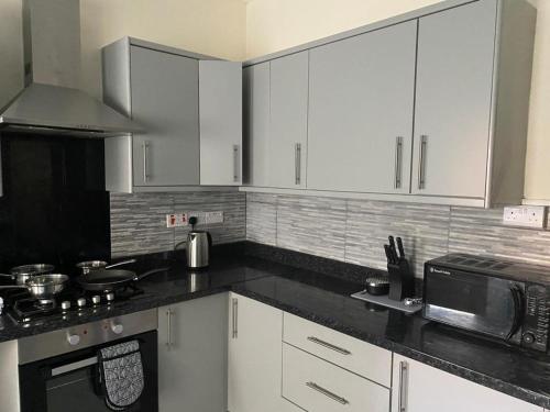 Contemporary 5 Bed Stay – Chepstow Road - Newport