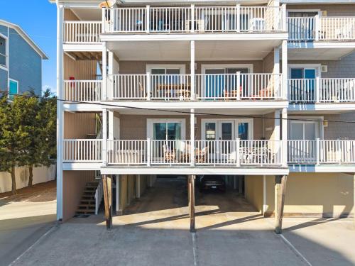 Oceanview Condo Pool Walk To Cb Pier Villa - Carolina Beach, NC