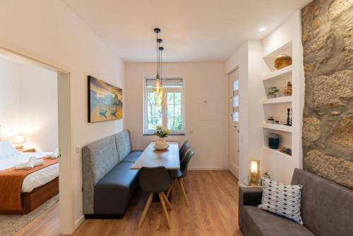Dellarose Max - Porto, Portugal