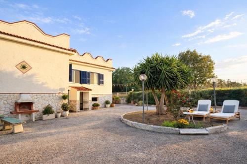 Private House With Patio - 5 Min From The Sea - Garage - Castel Volturno