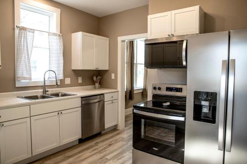 3bed 2bath, Walk To Ue, New Reno, Parking & More! - Henderson, KY