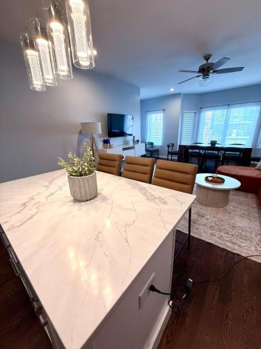 Modern 5br Home With Backyard And Parking Near Nyc And Metlife Stadium - Englewood, NJ