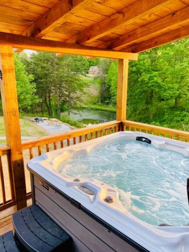 Smallwood - Central Rrg Cabin With Hot Tub & Wifi - Natural Bridge State Resort Park, Slade
