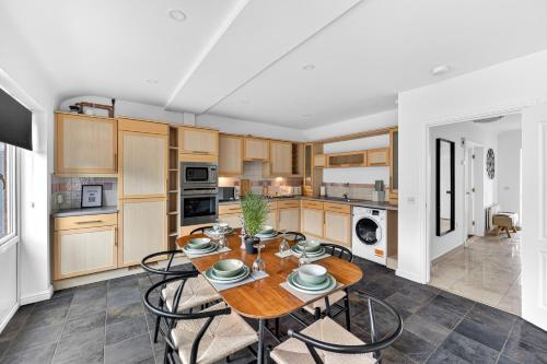 Stylish House • Pool Table • Driveway Parking • Work Desk • Smart Tvs • Fast Wifi • Yoko Property - Bedford, Royaume-Uni