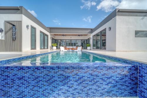 Cozy Modern Villa - Heated Pool & Spa - Bbq - Water View - Fort Myers, FL