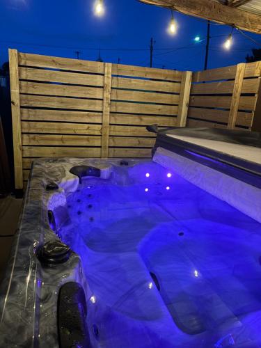 The Rustic Triangle A-frame With Hot Tub - Mohican Township
