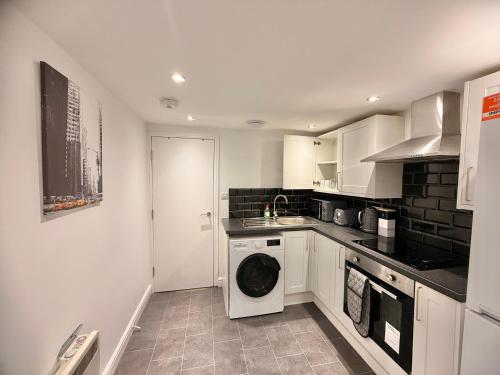 Modern Cosy Stay, En-suite & Free Parking - Stoke-on-Trent