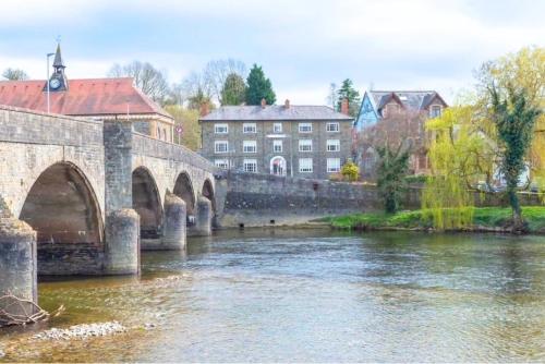 The Lion Hotel - Builth Wells