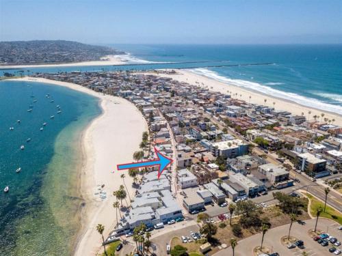 Nice 2 Story Condo, Seconds To Sand, Toys, Parking - Pirate Cove, San Diego