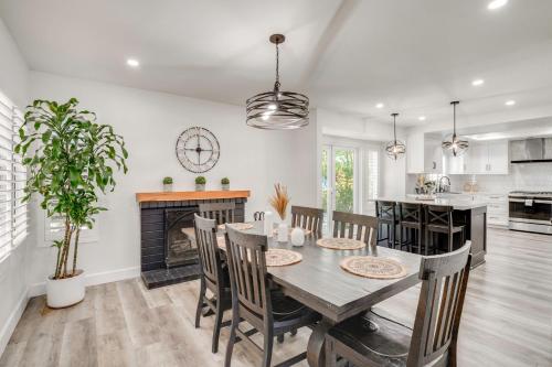 Spacious Patio + Modern Interior: Corona Escape! - Lake Elsinore, CA