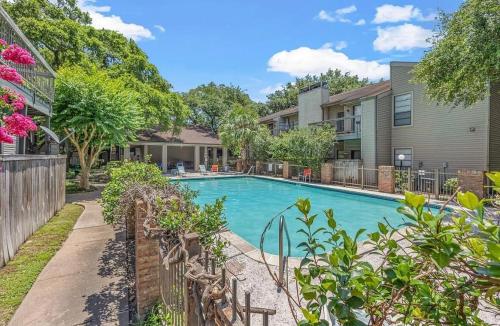Fifa World Cup 2bd 2ba Cozy Vintage Escape Fireplace & Balcony - Houston, TX