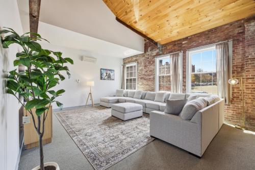Gorgeous Downtown Apartment With Loft - Hartford, CT