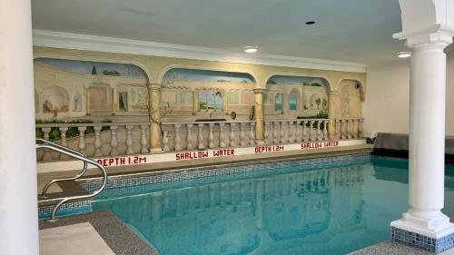 Large 3 Bedroom Flat With Parking And Terrace - Russell