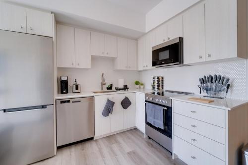 Modern Downtown Condo With Gym - Kitchener