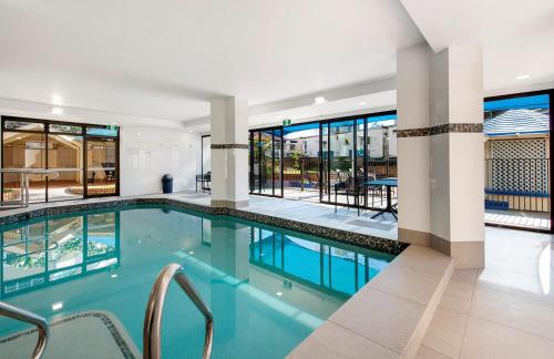 Panoramic Ocean Views 2 Bed Walk To Beach - Surfers Paradise