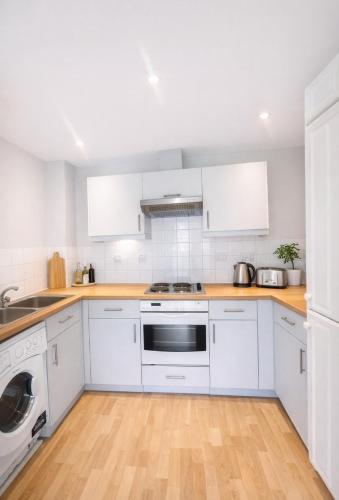 Spacious 1bedroom Apartment Free Parking Sleeps 6 Near Canary Wharf West Ferry Ideal For Contractors - Greenwich