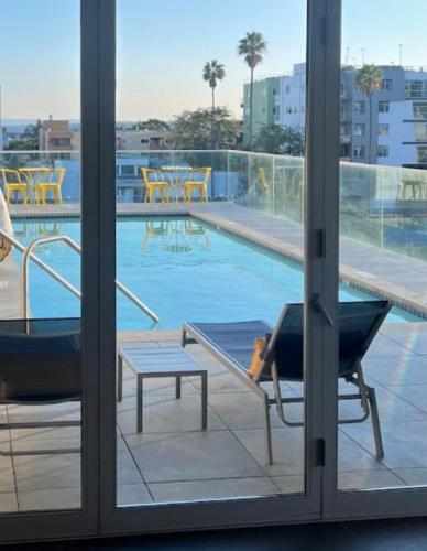Hollywood Sign View, Gym, Pool, Parking, More - Hollyhock House, Los Angeles
