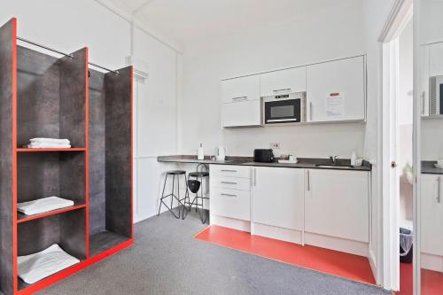 Modern Self-contained Studio In Dudley Sleeps 2 - Warwickshire