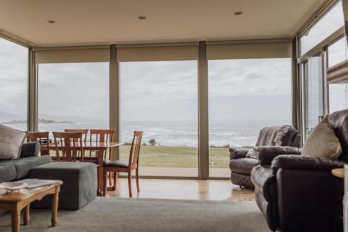 Oceanfront - Absolute Waterfront - Bicheno