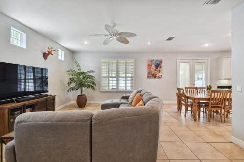 Game Room House, Sleeps 12, Near Everything Tampa - Tampa, FL