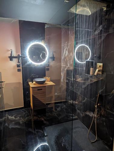Romantique Room,salon Massage,mirroir,croix,parking - Grenoble