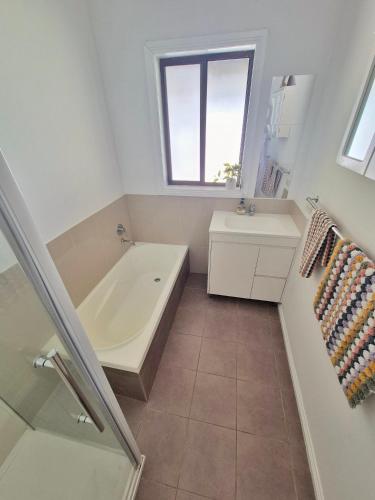 Yarrawonga Holiday House With Open Fireplace - Yarrawonga