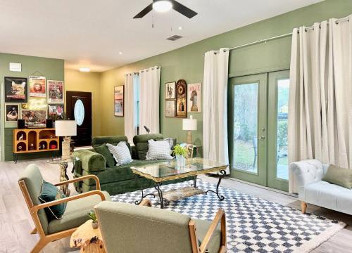 Retreat Near Downtown Sanford | Ping Pong + Patio - Sanford, FL