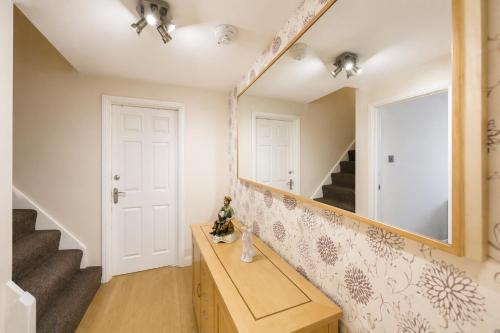 Spacious, Modern And Stylish Three Bedroom Home , Perfect For Work , Leisure And Contractors ,5 Mins - Newcastle upon Tyne