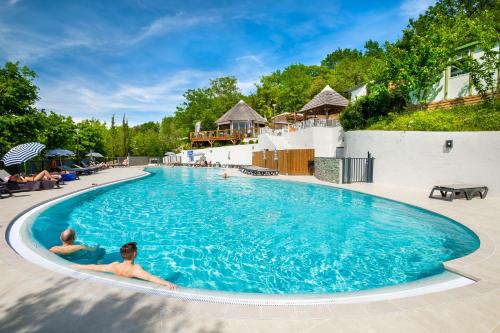 Mobil-home Climatise Avec Piscine Chauffee A 10 Min De Nice - Cagnes-sur-Mer