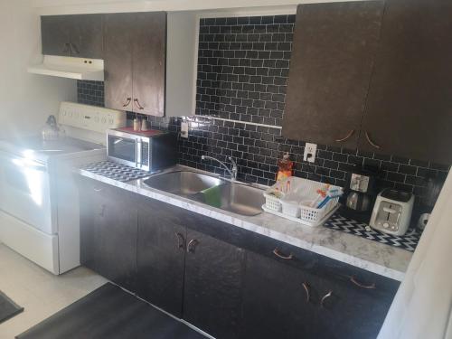 Charming & Comfy Apartment, Close To Highway, Wifi, Netflix, Amazon Prime - Edmundston