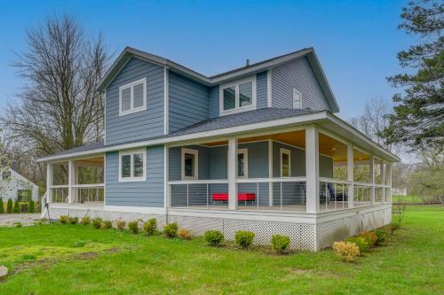 < 1 Mi To Oakland University: Cozy Retreat W/ Yard - Pontiac, MI