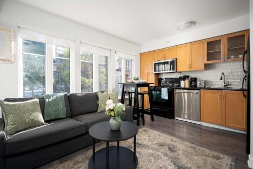 2 Beds In Great Location Close To Downtown - Toronto