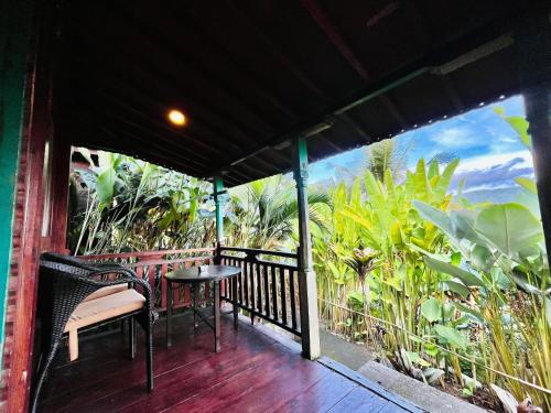 Umaduran Joglo With Private Kitchen - Sidemen