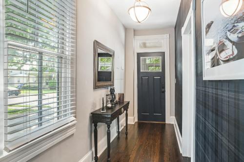 2-story Downtown Home With Enclosed Yard, Deck, Firepit, Gas Grill & Fireplace - Maryland