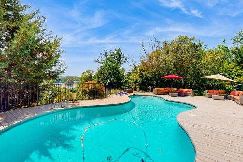 Splendid Home With Private Pool, Fire Pit, Several Decks & Balconies - Chesapeake Bay