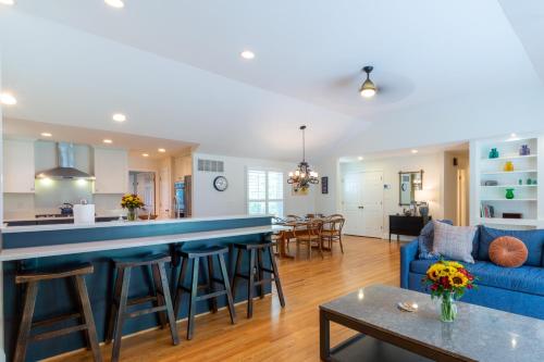 Spacious Home With An Outdoor Pool, Screened Porch, Washer Dryer & Central Ac - Maryland