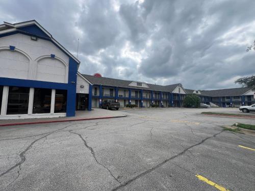 Skylite Inn - Austin, TX