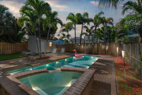Pool & Hot Tub Retreat Near Palm Beach - Palm Beach, FL