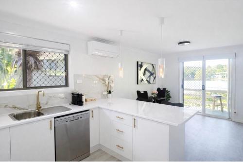 Lakeside Views - Hervey Bay